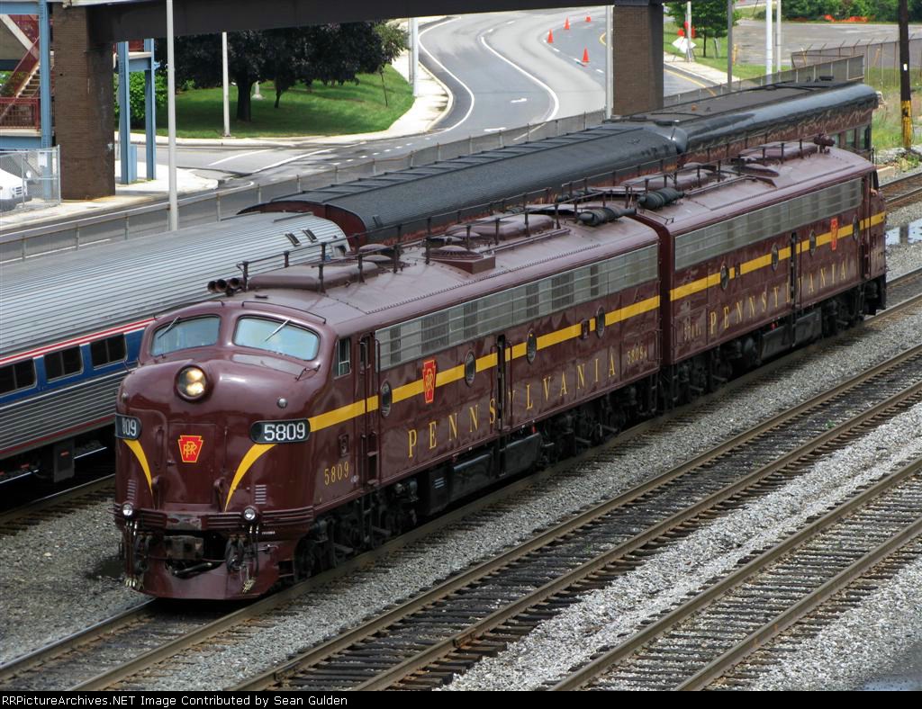 Juniata Terminal's restored PRR EMD E8A's 5809 & 5711